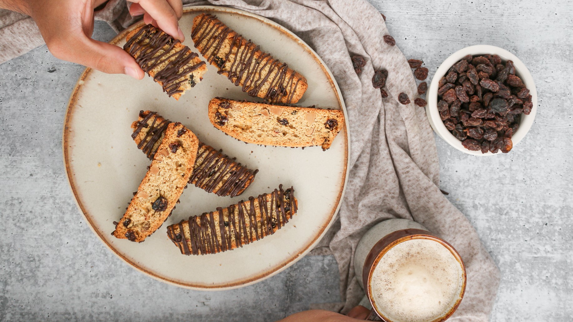 Cinnamon Almond Raisin Biscotti - California Raisins